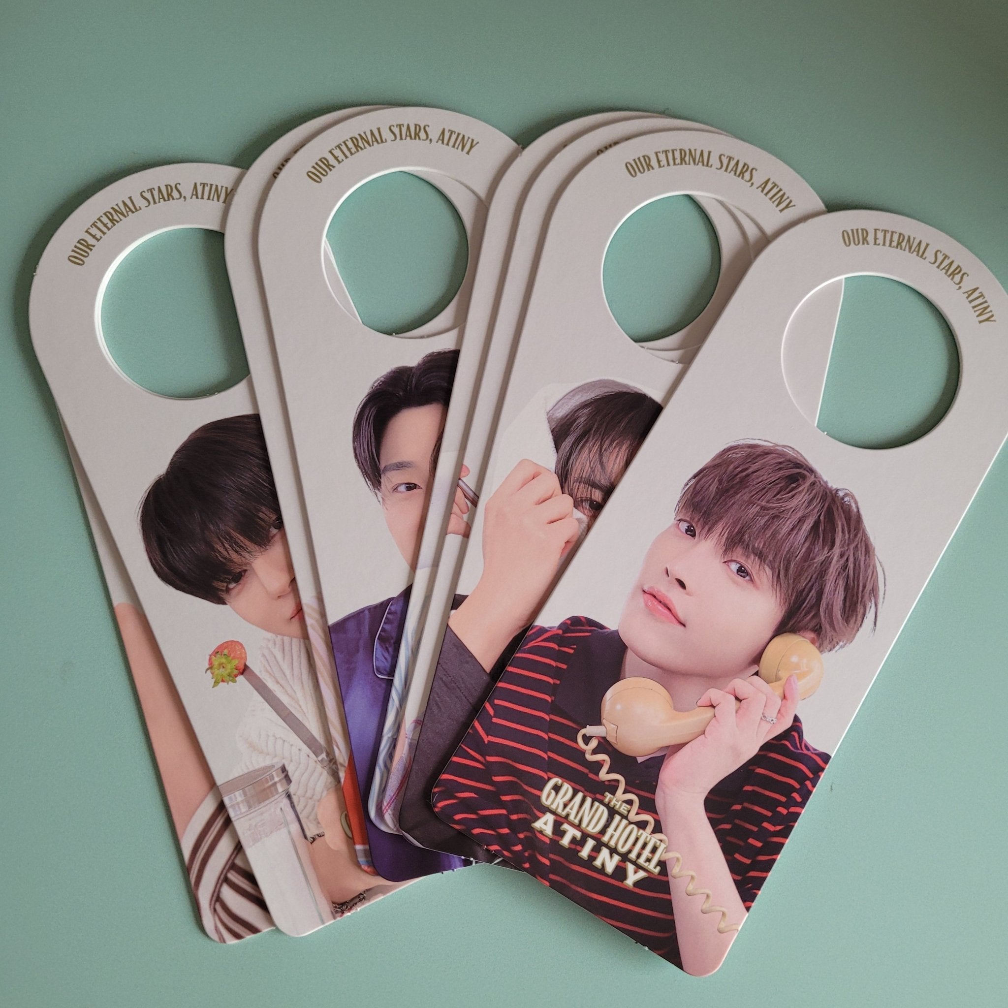 Ateez - The Grand Hotel ATINY Fan Kit: Door Hanger (member choice ...